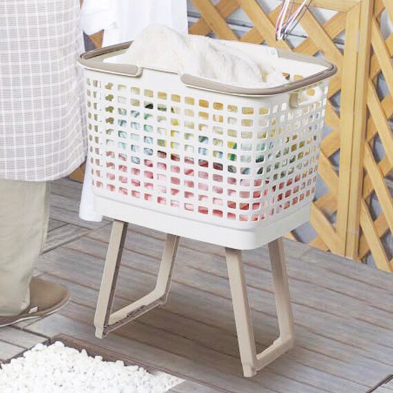 LAUNDRY BASKET WITH FOLDABLE LEGS IV